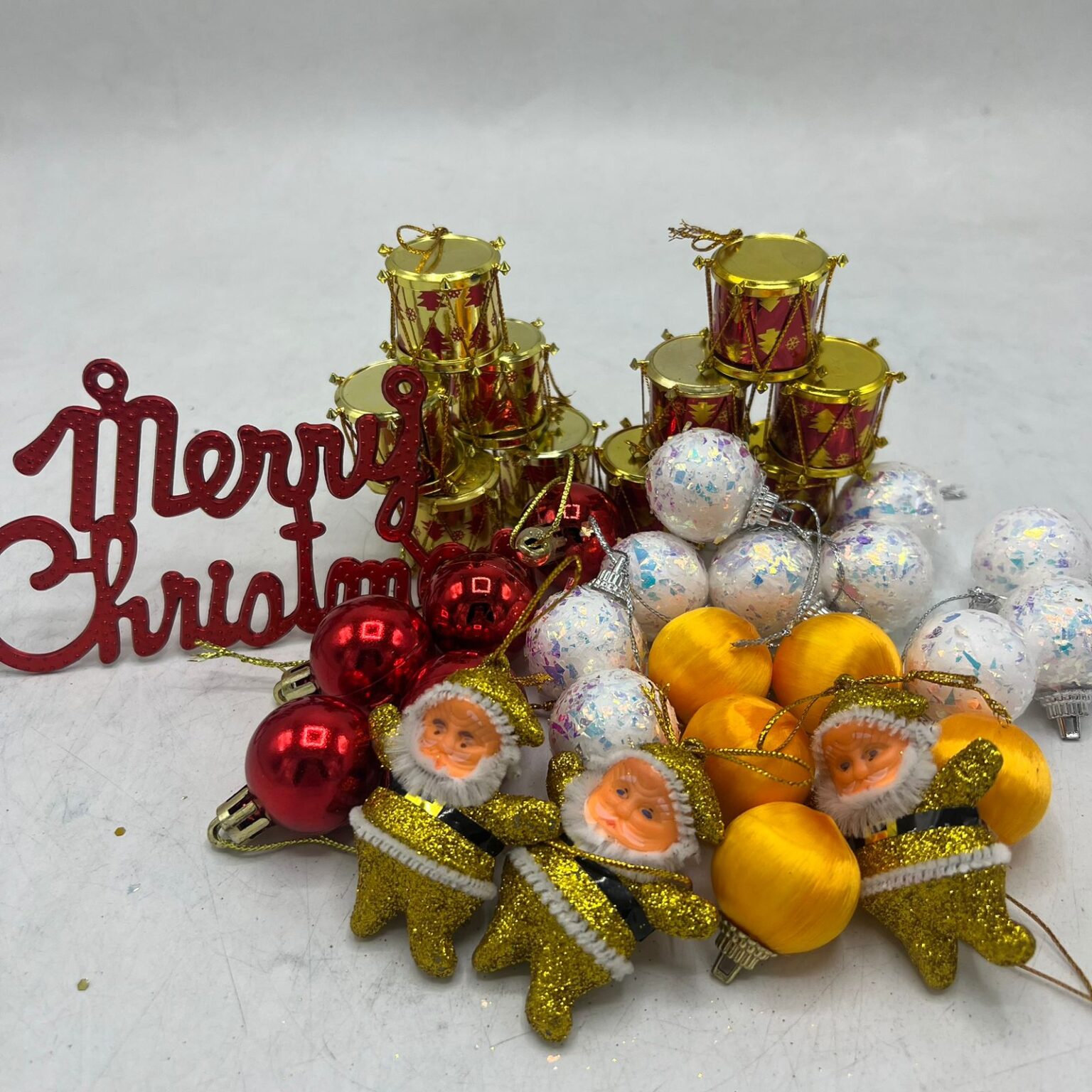 Dekoracione Festive per Pemen te Ndryshme per Vitin e Ri - Buzi Store